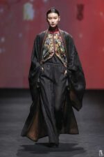 荷木HEMU丨2024AW“大美之颂”上海时装周新品发布完美落幕 | 梦海传播|中国服饰商情网